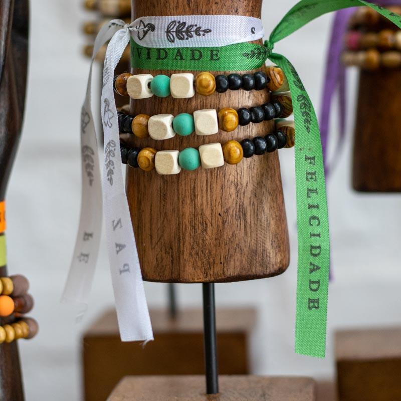 Escultura Figas em Madeira Entalhada | Minas Gerais – Arte & Sintonia