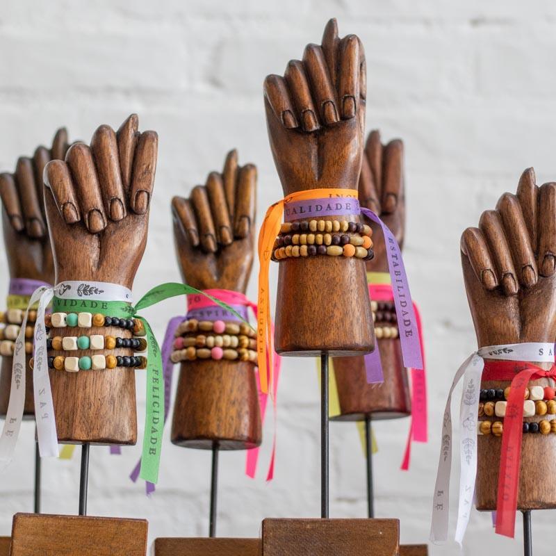 Escultura Figas em Madeira Entalhada | Minas Gerais – Arte & Sintonia